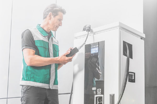 Standards-compliant testing of DC charging points - GMC-Instruments